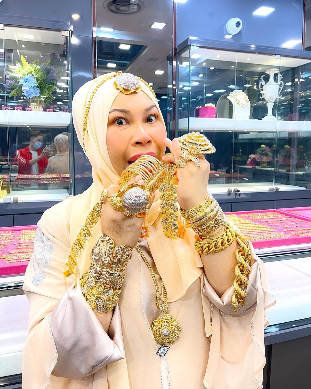 Dato' Seri Vida seorang yang 'gila' barang kemas! | MissMynah